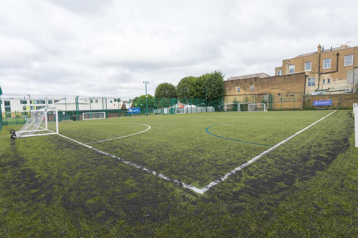 Hire facilities at Chestnut Grove Academy - SchoolHire