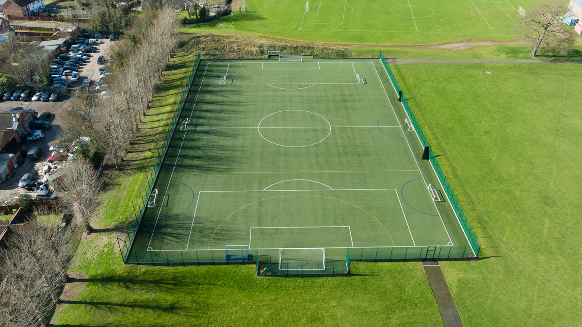 Artificial Pitches (2G/3G) for hire in Reading - SchoolHire