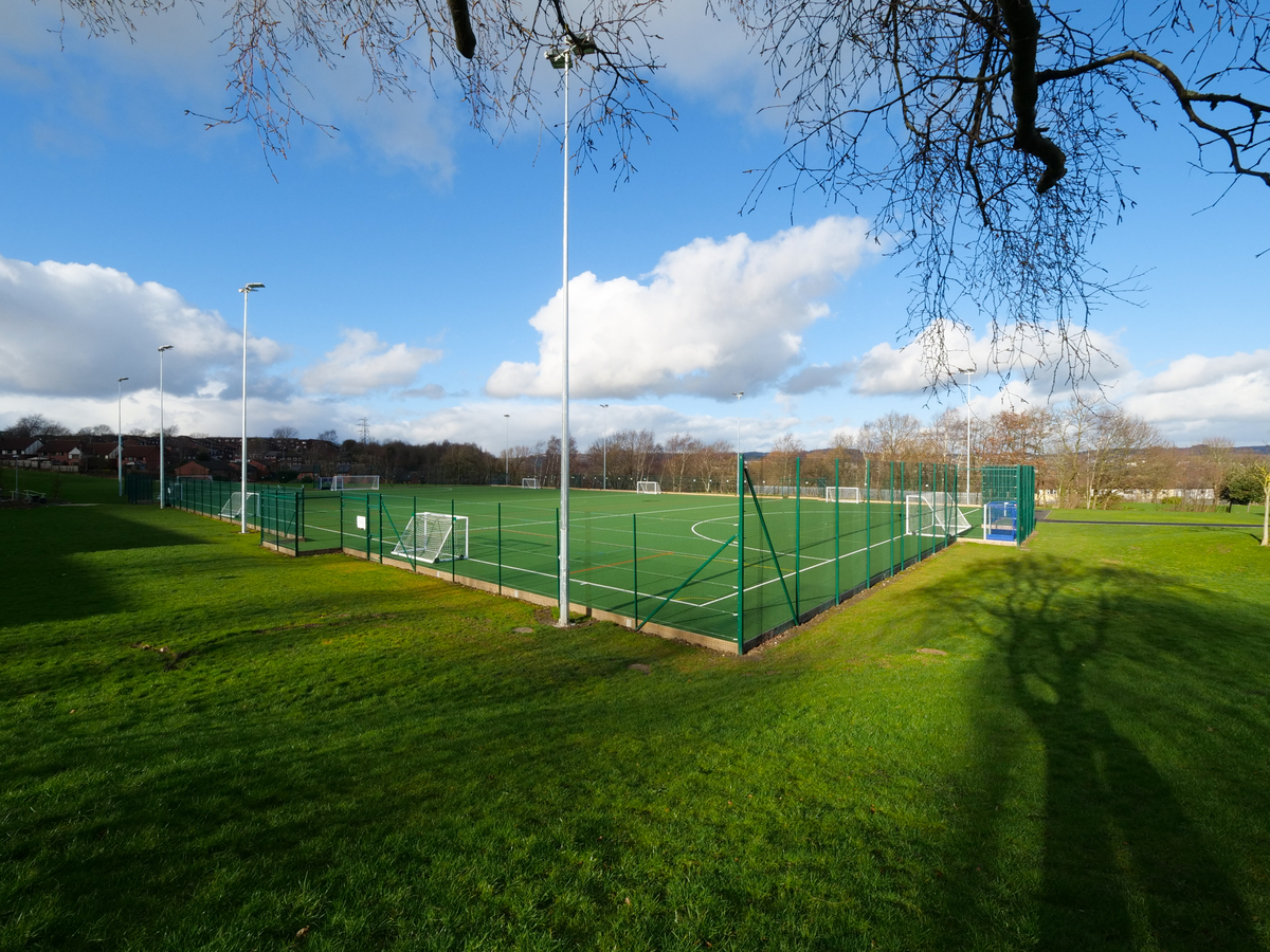 Artificial Pitches (2G/3G) for hire in Leeds - SchoolHire