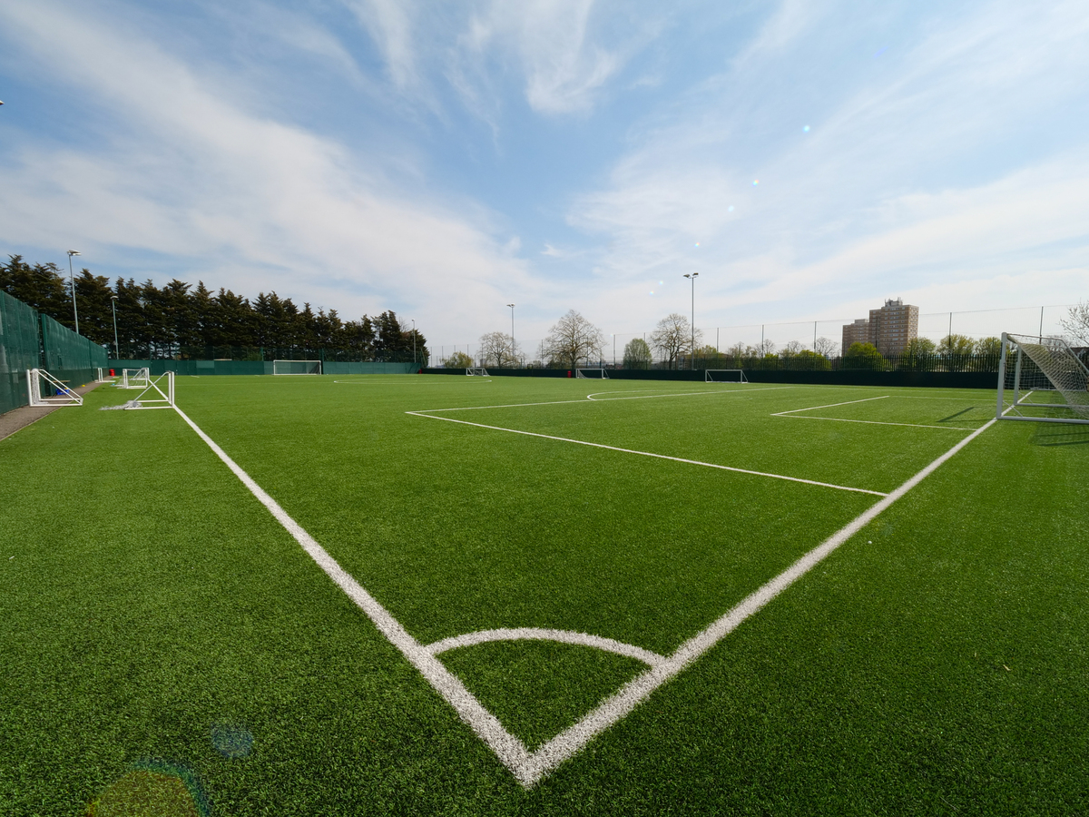 Artificial Pitches (2G/3G) for hire in London - Haringey - SchoolHire