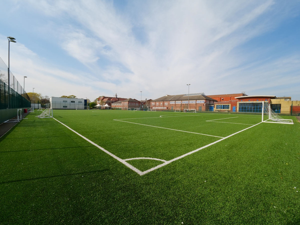Artificial Pitches (2G/3G) for hire in London - Haringey - SchoolHire