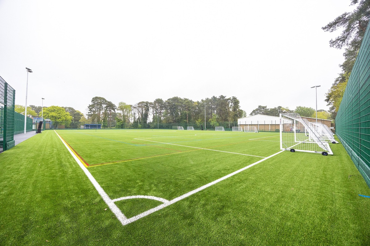 Artificial Pitches (2G/3G) for hire in Tadley - SchoolHire